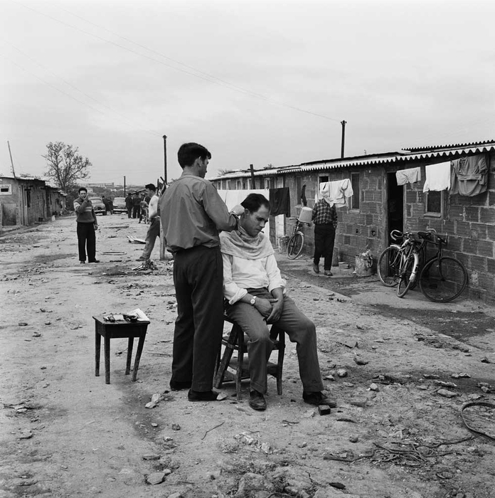 Le bidonville portugais de Champigny-sur-Marne, Paul Almasy, 1963 – On ...