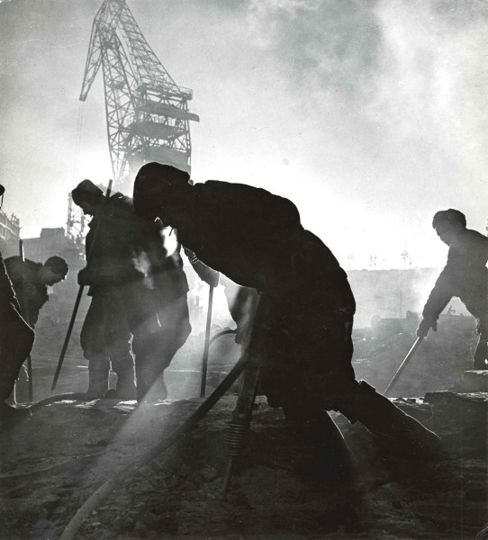 Max Alpert – Workers at dawn, 1930 – On This Date in Photography: by ...